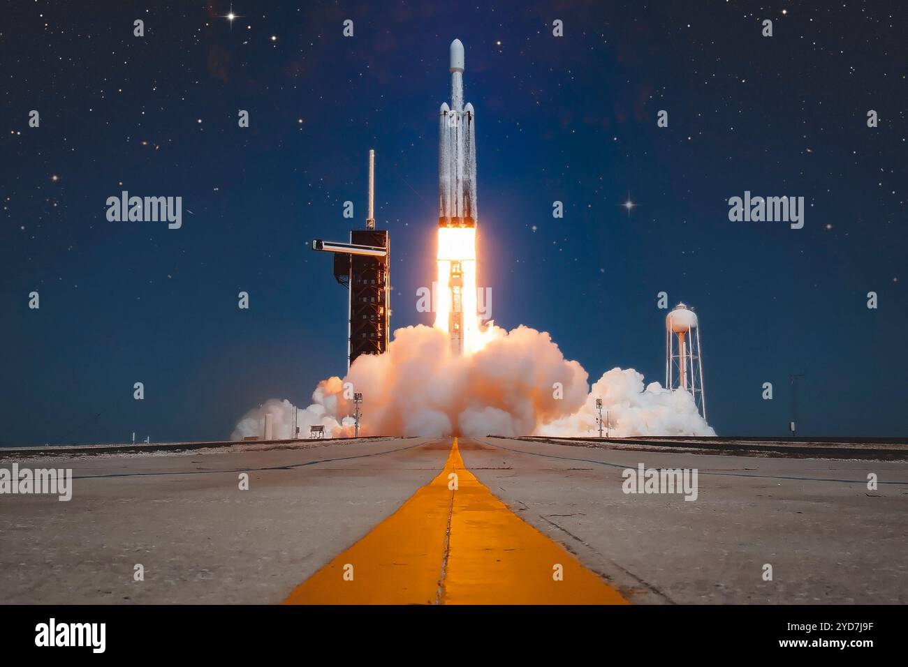rocket lunch A SpaceX Falcon Heavy rocket carrying NASAs Europa Clipper ...