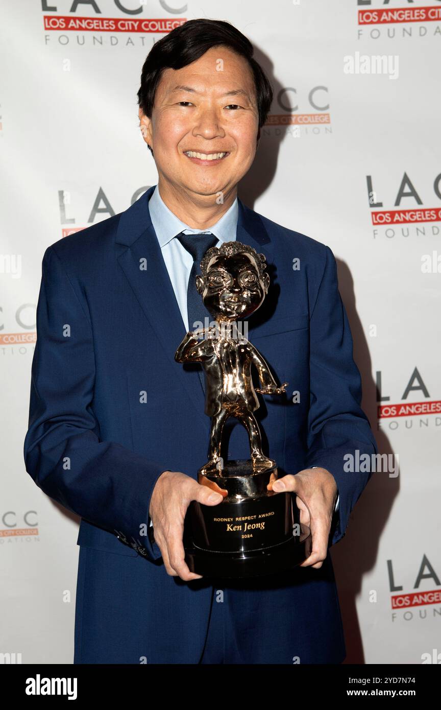 Ken Jeong bei der Los Angeles City College Foundation Gala 2024 mit der ...
