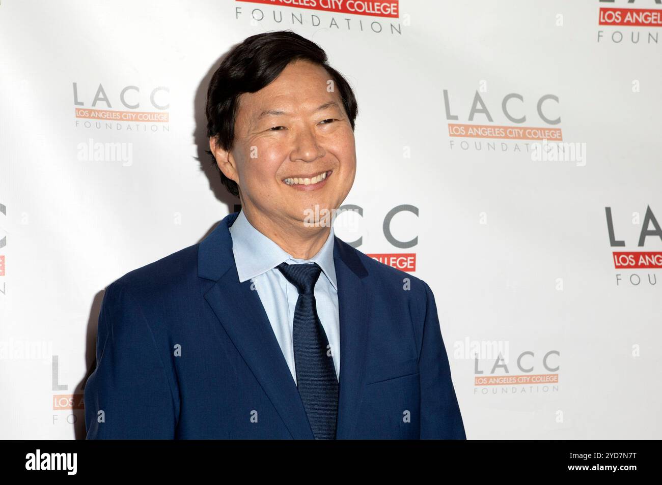 Ken Jeong bei der Los Angeles City College Foundation Gala 2024 mit der ...