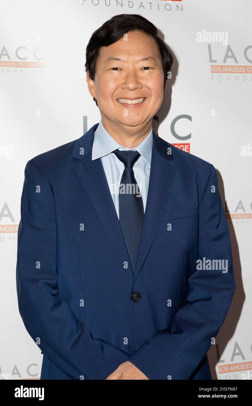 Ken Jeong bei der Los Angeles City College Foundation Gala 2024 mit der ...