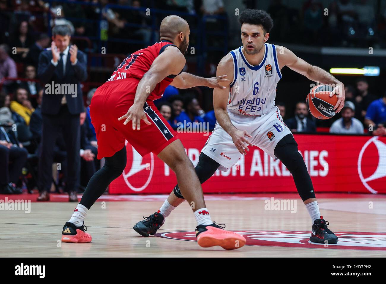 (R-L) Elijah Bryant #6 of Anadolu Efes Istanbul competes for the ball ...