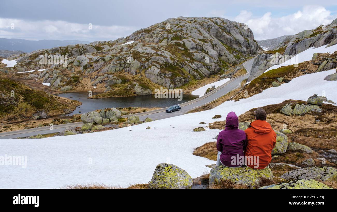 Couple sit on rocky ledge hi-res stock photography and images - Alamy