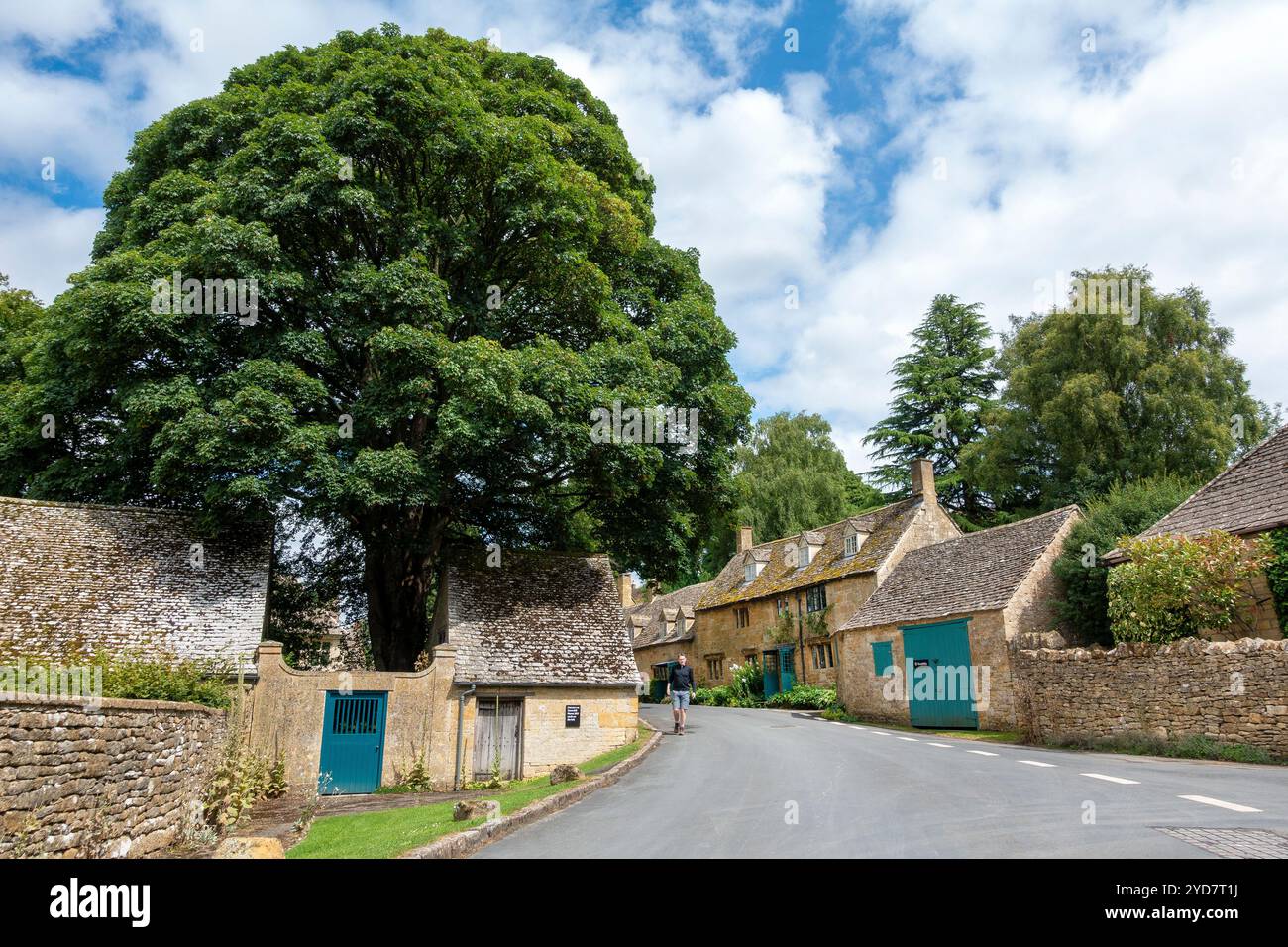 Charming houses of Snowshill village in the Cotswolds under a bright ...