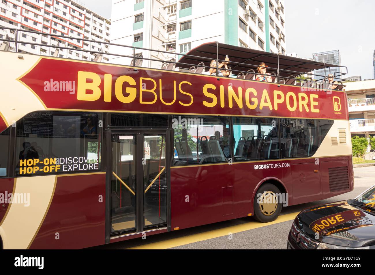 BigBus tourist sightseeing bus in Chinatown Singapore Stock Photo - Alamy