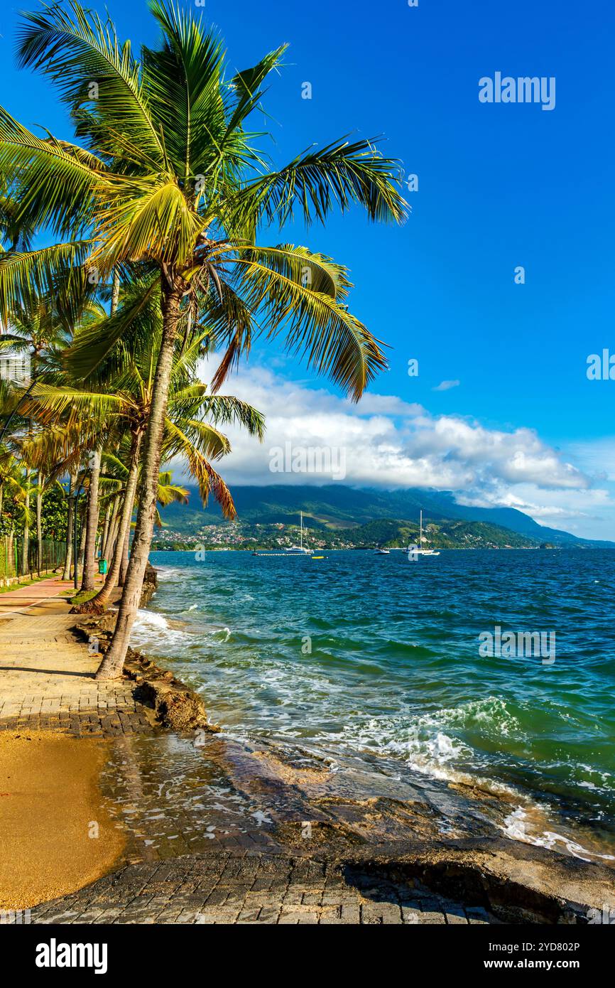 Seafront tourist attraction hi-res stock photography and images - Alamy
