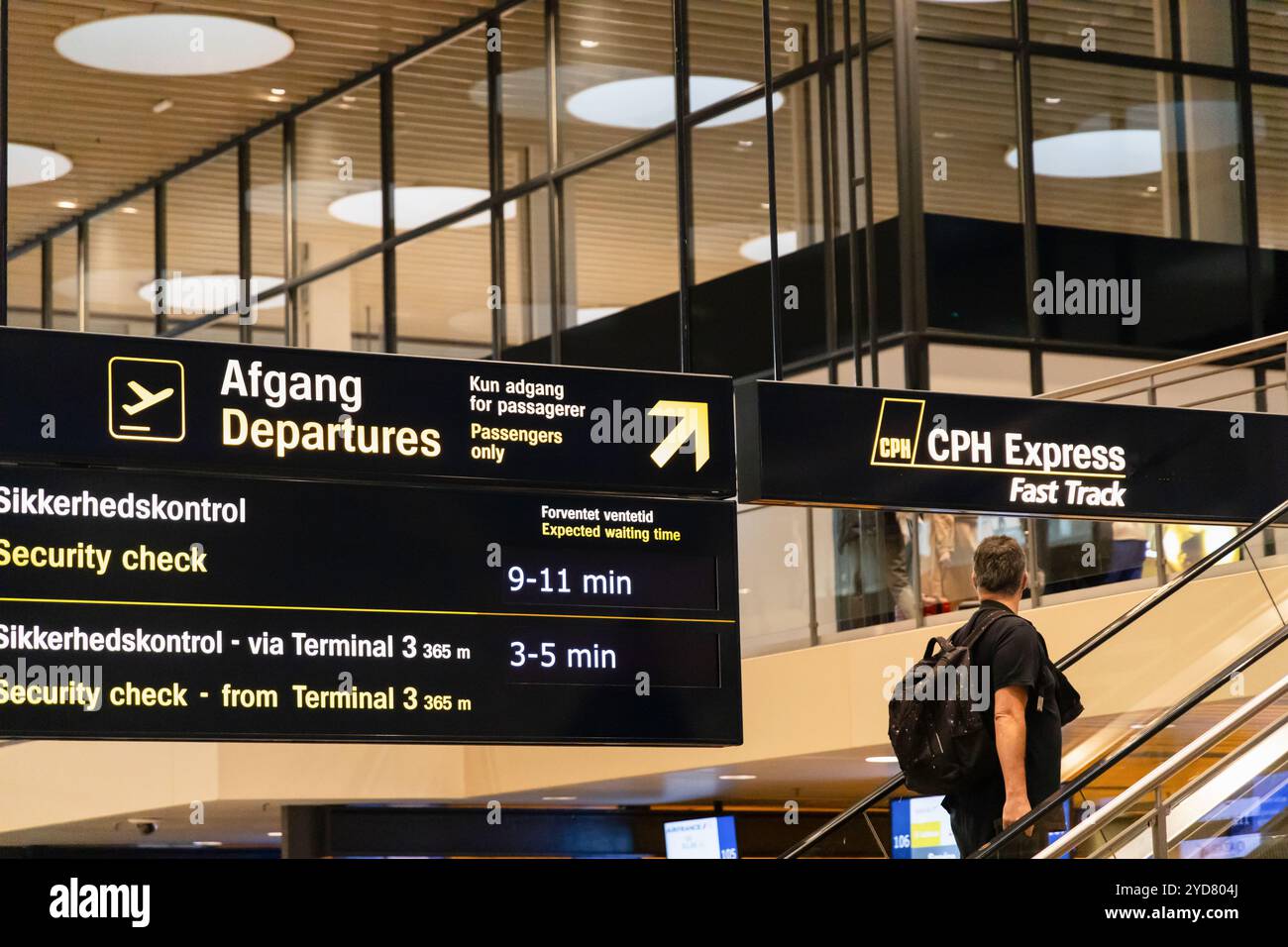 Copenhagen International Airport Departures Sign. Copenhagen, Denmark - Oktober 25, 2024 Stock ...