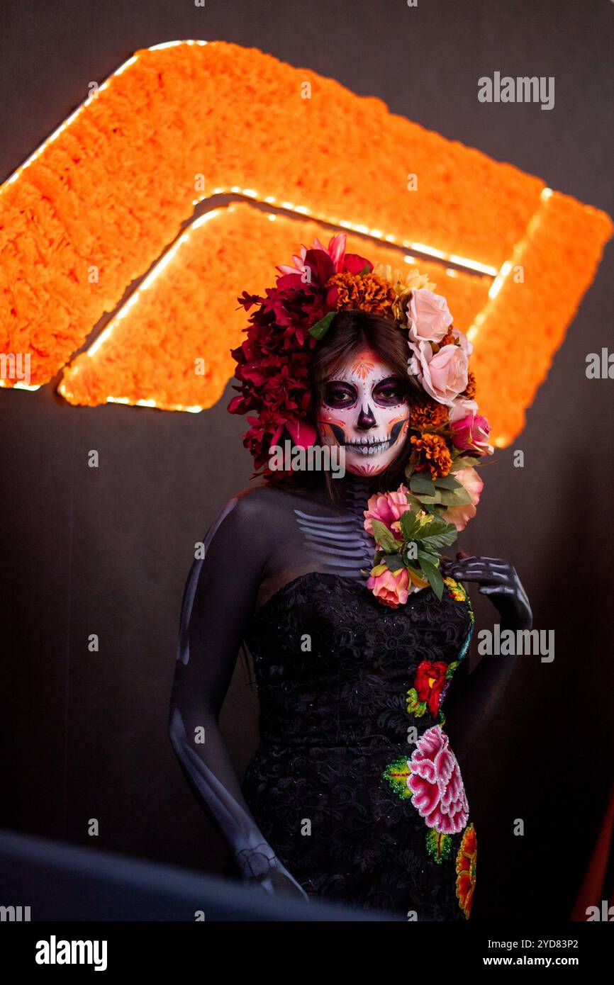 La Catrina Calavera / Dias de los Muertos Kuenstlerin vor F1 Logo aus ...