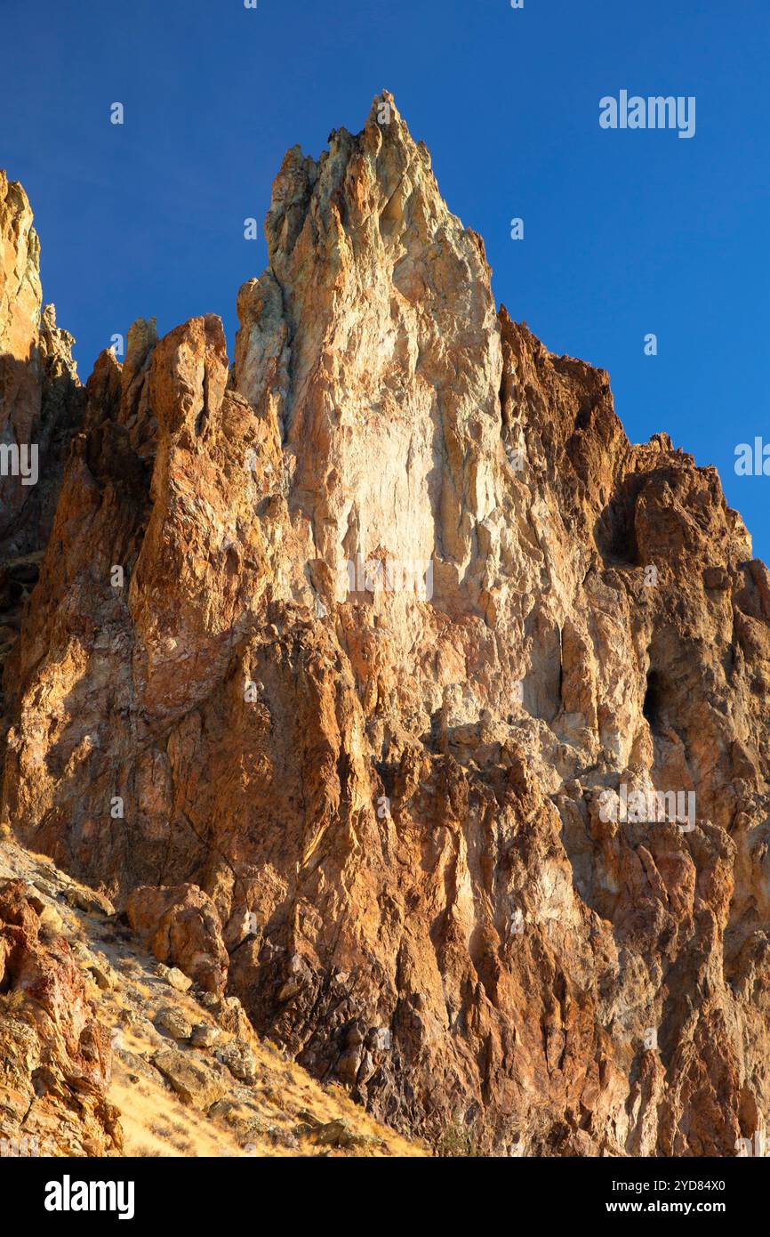 Smith Rock cliffs, Smith Rock State Park, Oregon Stock Photo - Alamy