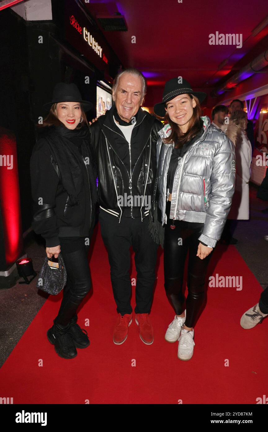 Chun-Li Hunke, Jürgen Hunke und Sara-Li Hunke beim 50. Geburtstag der ...