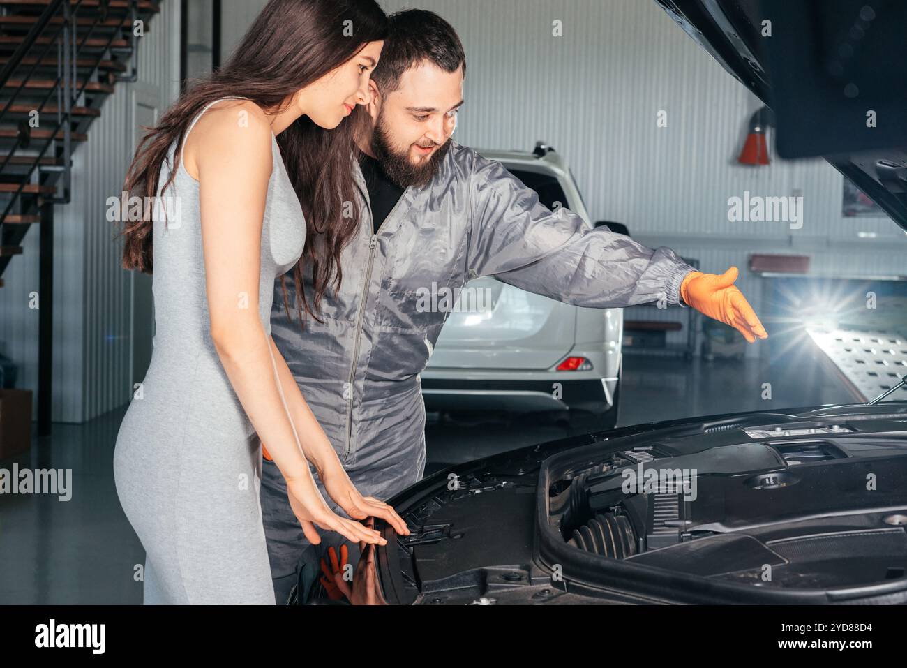 Male car mechanic showing hi-res stock photography and images - Alamy