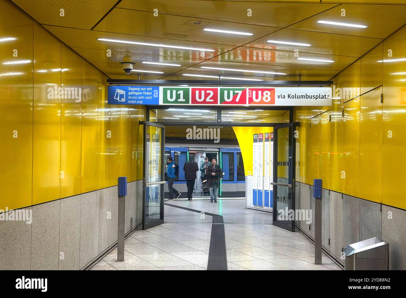 U-Bahnhof Sendlinger Tor in Muenchen. U-Bahn, Oeffentlicher ...