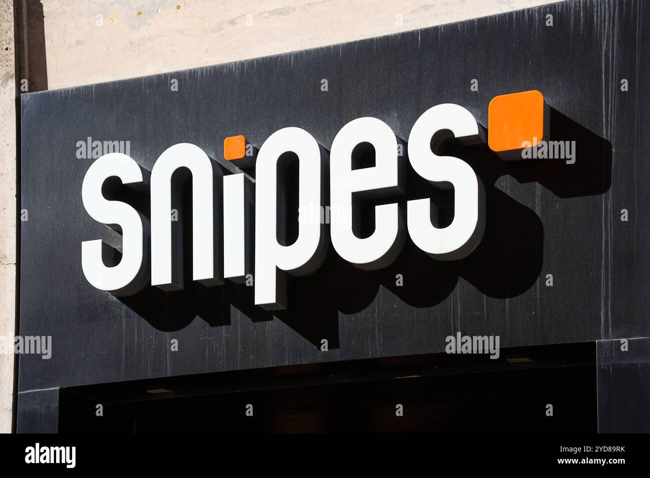 10 May 2024: Snipes logo on a store *** Logo von Snipes an einer ...