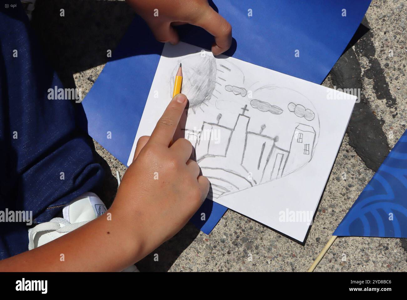 UIO GUINNESS DRAWING RECORD Quito, October 25, 2024 Hundreds of people ...