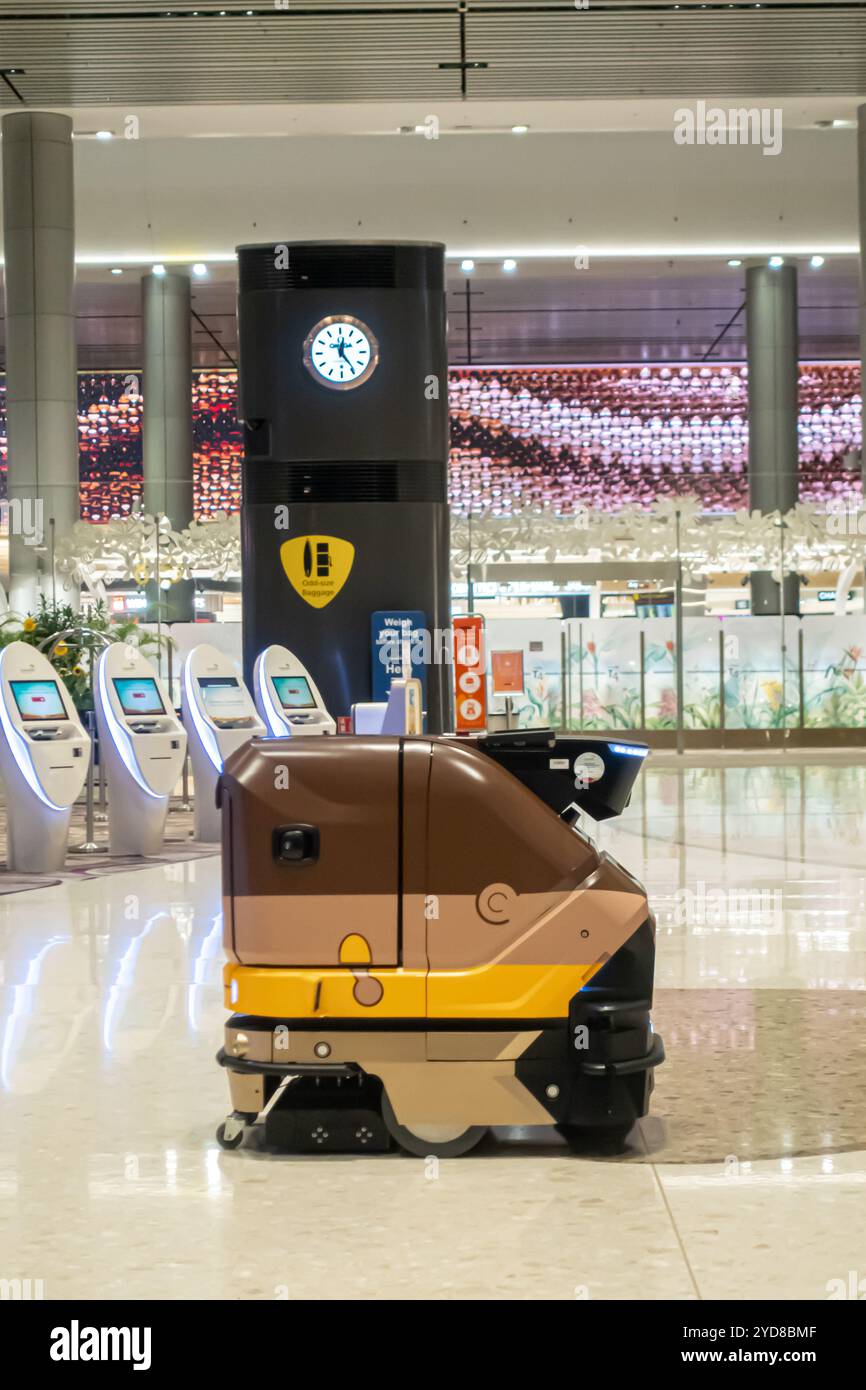 Cleaning robot airport hi-res stock photography and images - Alamy