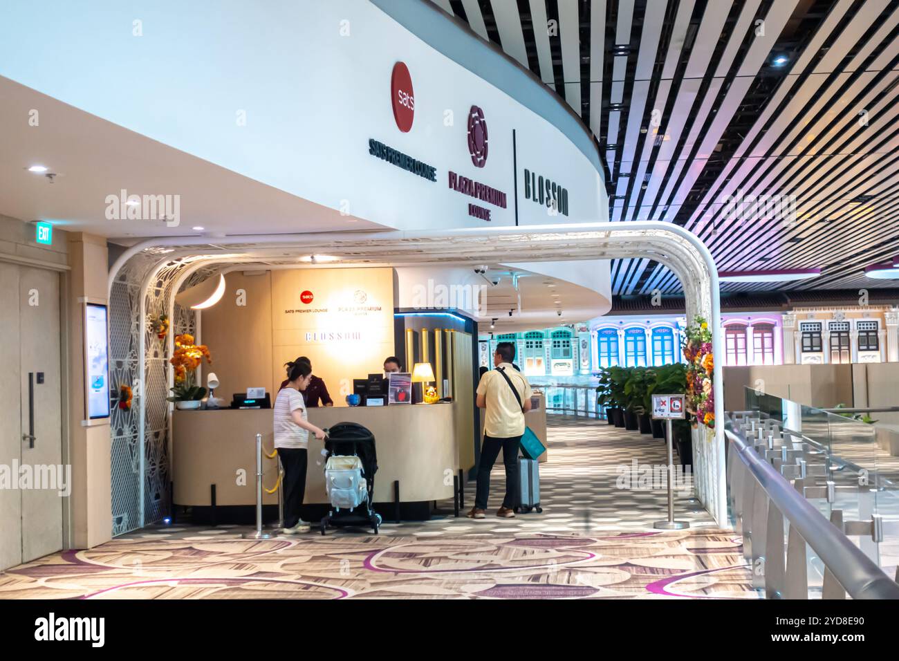 Blossom airport lounge in singapore changi airport terminal 4 hi-res ...