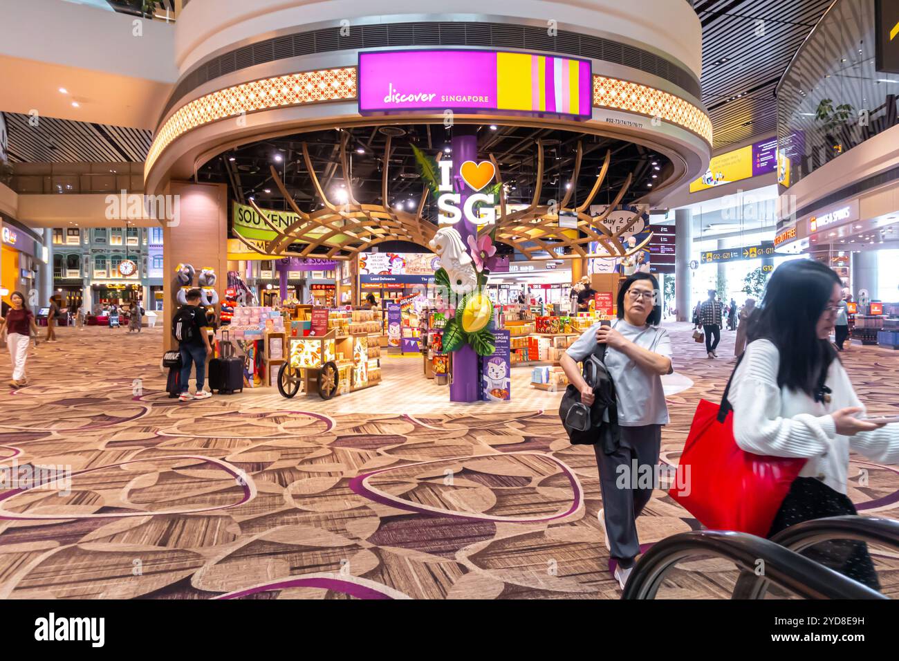 Singapore Changi Airport Terminal 4- Discover Singapore gift shop duty ...