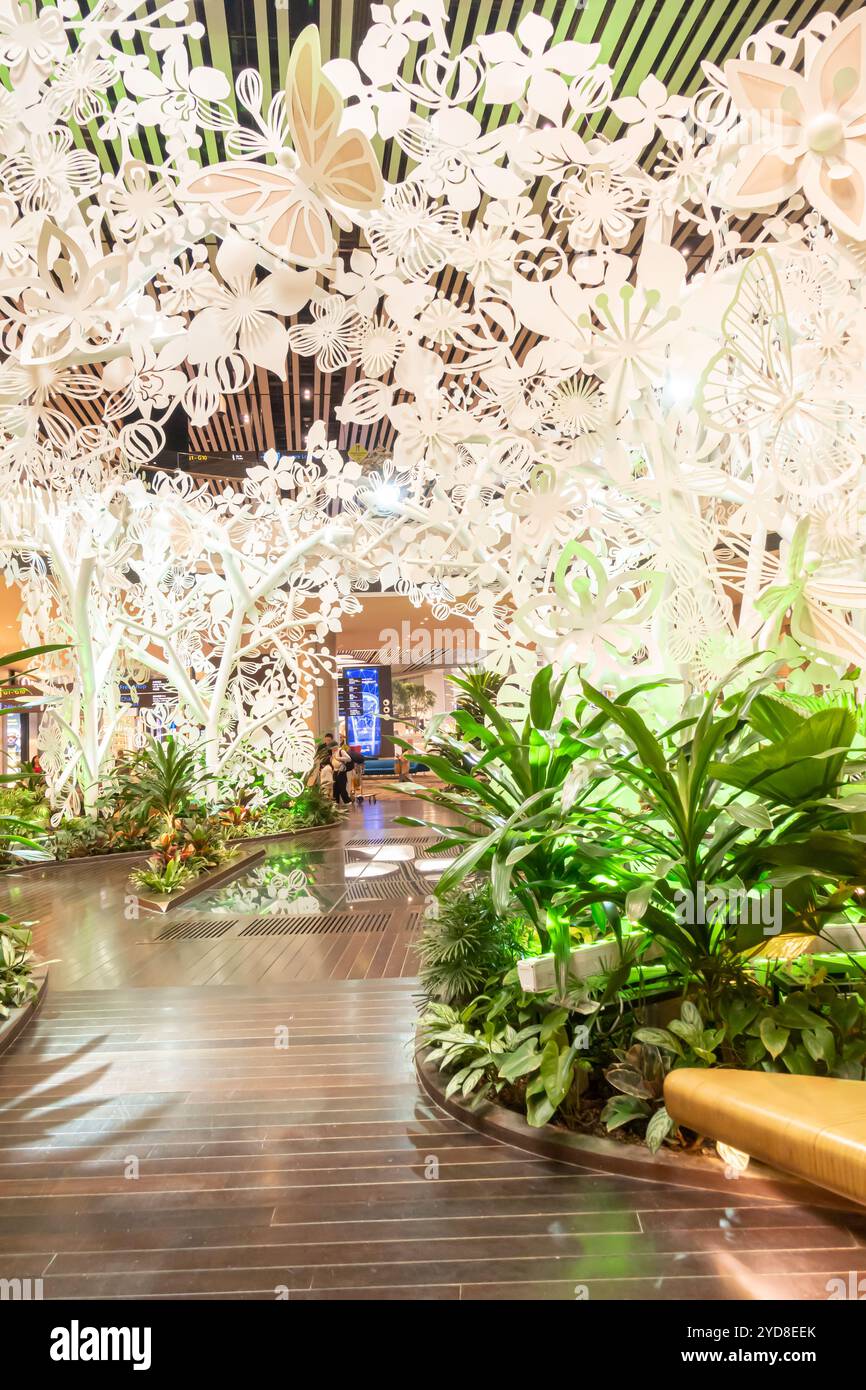 Steel in Bloom installation in Singapore Changi Airport Terminal 4 ...