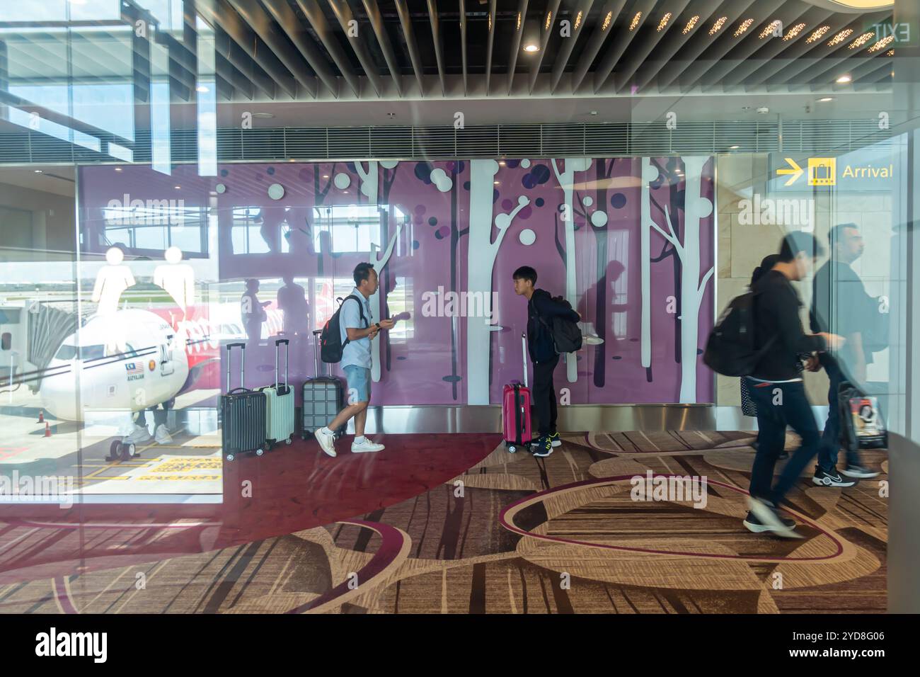 Singapore Changi Airport terminal 4 - reflections, glass, young people Stock Photo - Alamy