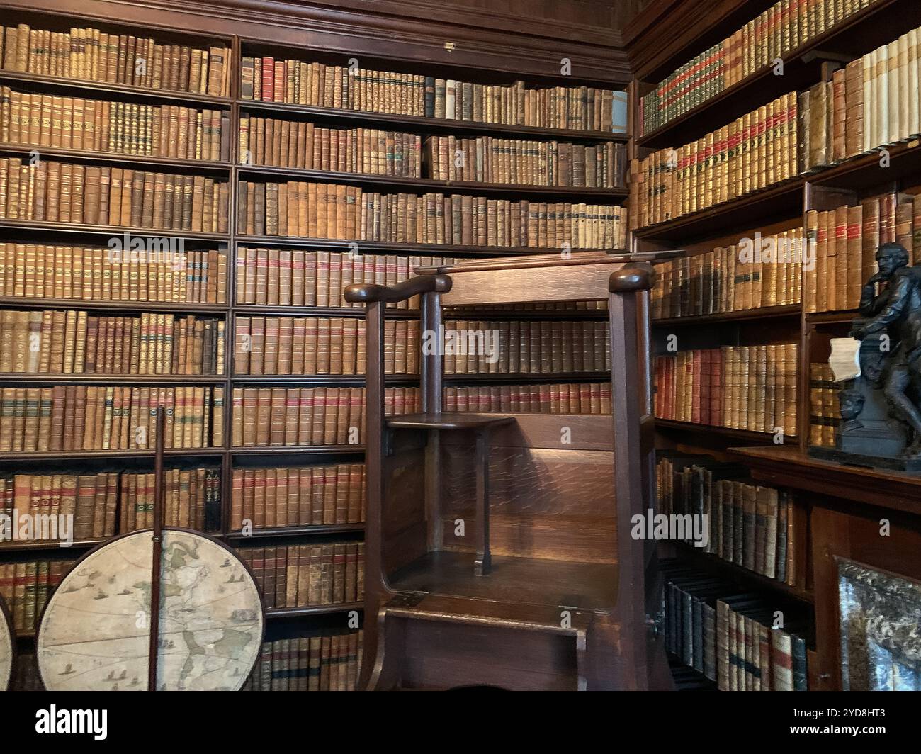 Ham, Richmond-upon-Thames, Surrey, UK. 21st October, 2024. The library ...