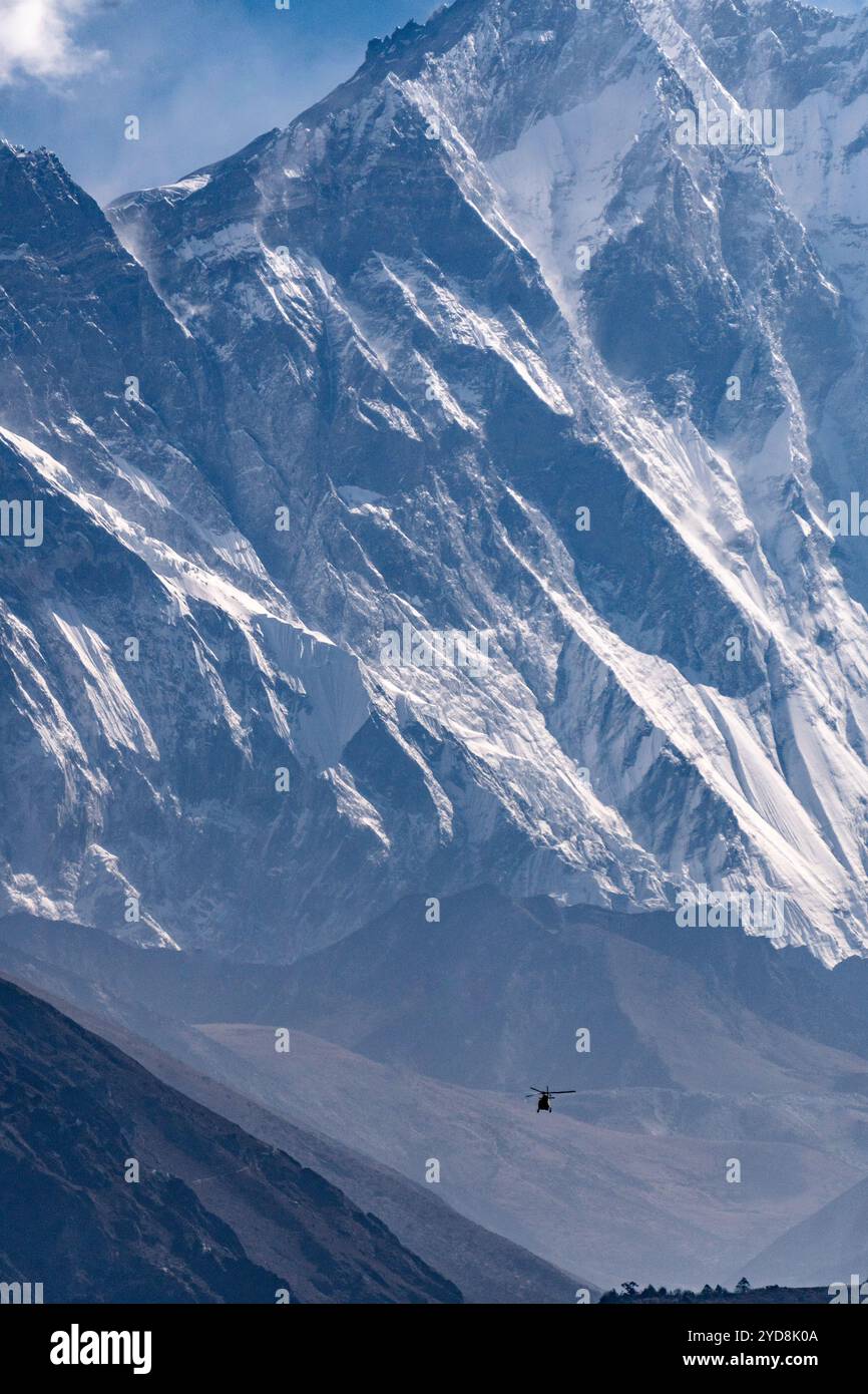 Impressive peaks himalayan mountains hi-res stock photography and ...