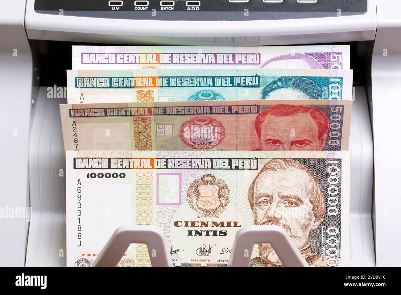 Peruvian sol in the counting machine Stock Photo - Alamy