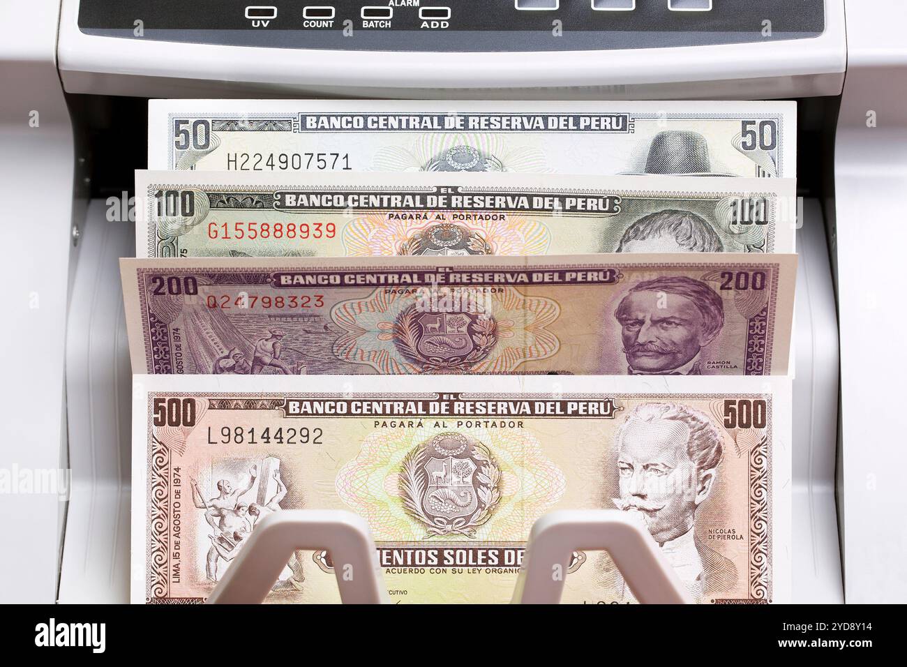Peruvian sol in the counting machine Stock Photo - Alamy