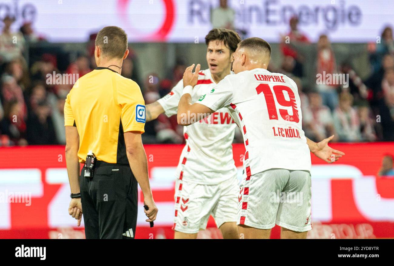 Tim Lemperle (1. FC Koeln, #19) re. redet auf den Schiedsrichter Florian Lechner ein. Denis ...