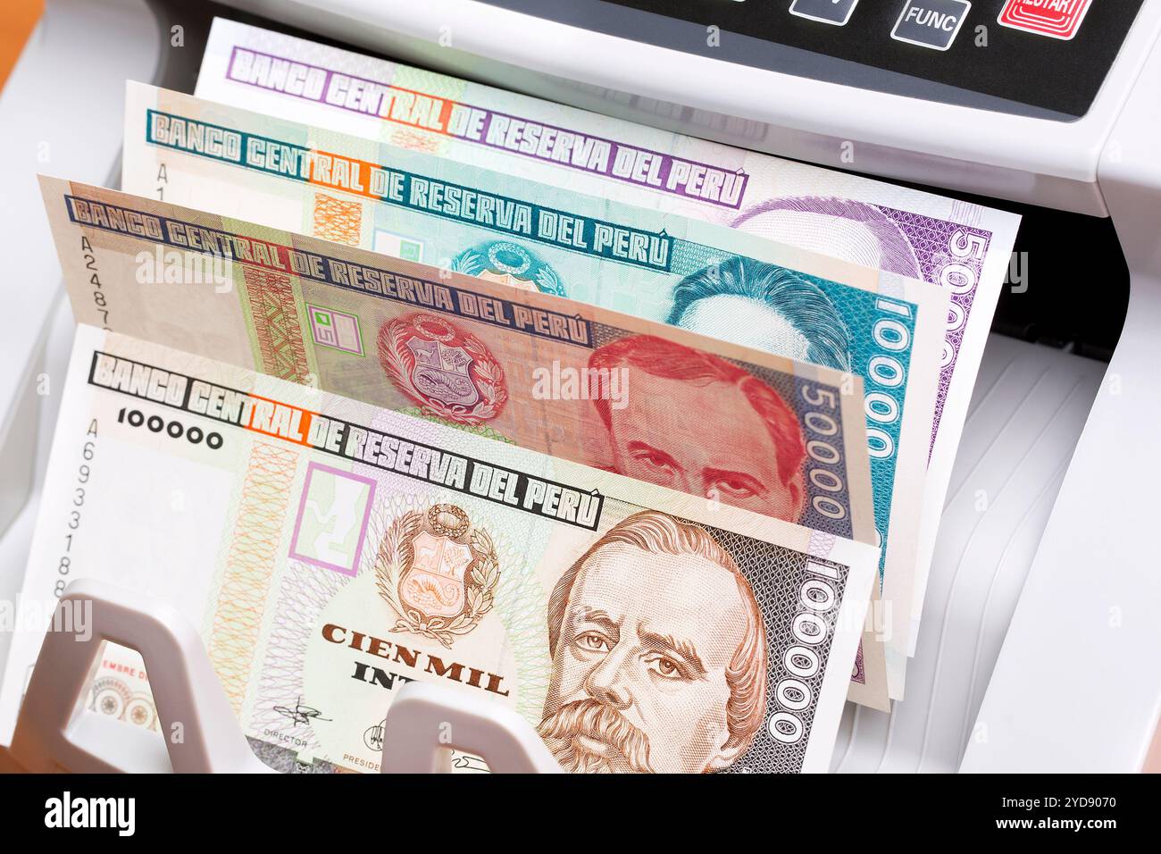 Peruvian sol in the counting machine Stock Photo - Alamy
