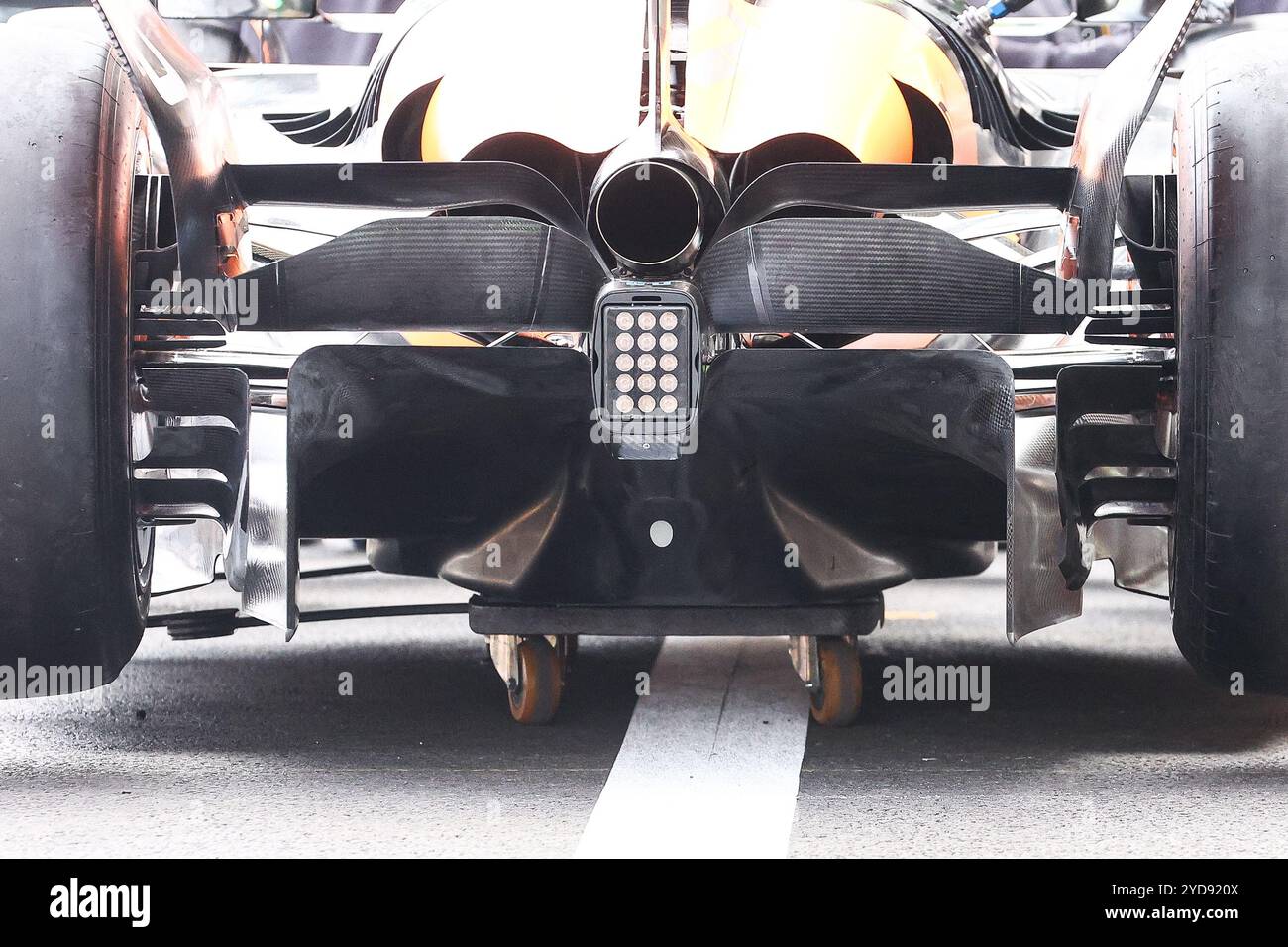 McLaren F1 Team MCL38, mechanical detail floor bodywork, carrosserie ...