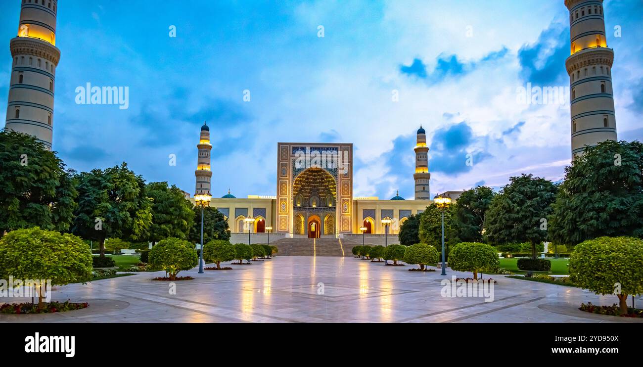 Sohar mosque oman hi-res stock photography and images - Alamy