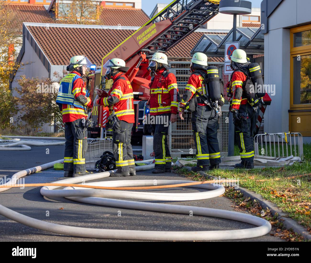 Grombuehl, Deutschland. 25th Oct, 2024. GER, Grombuehl, Roof truss fire ...