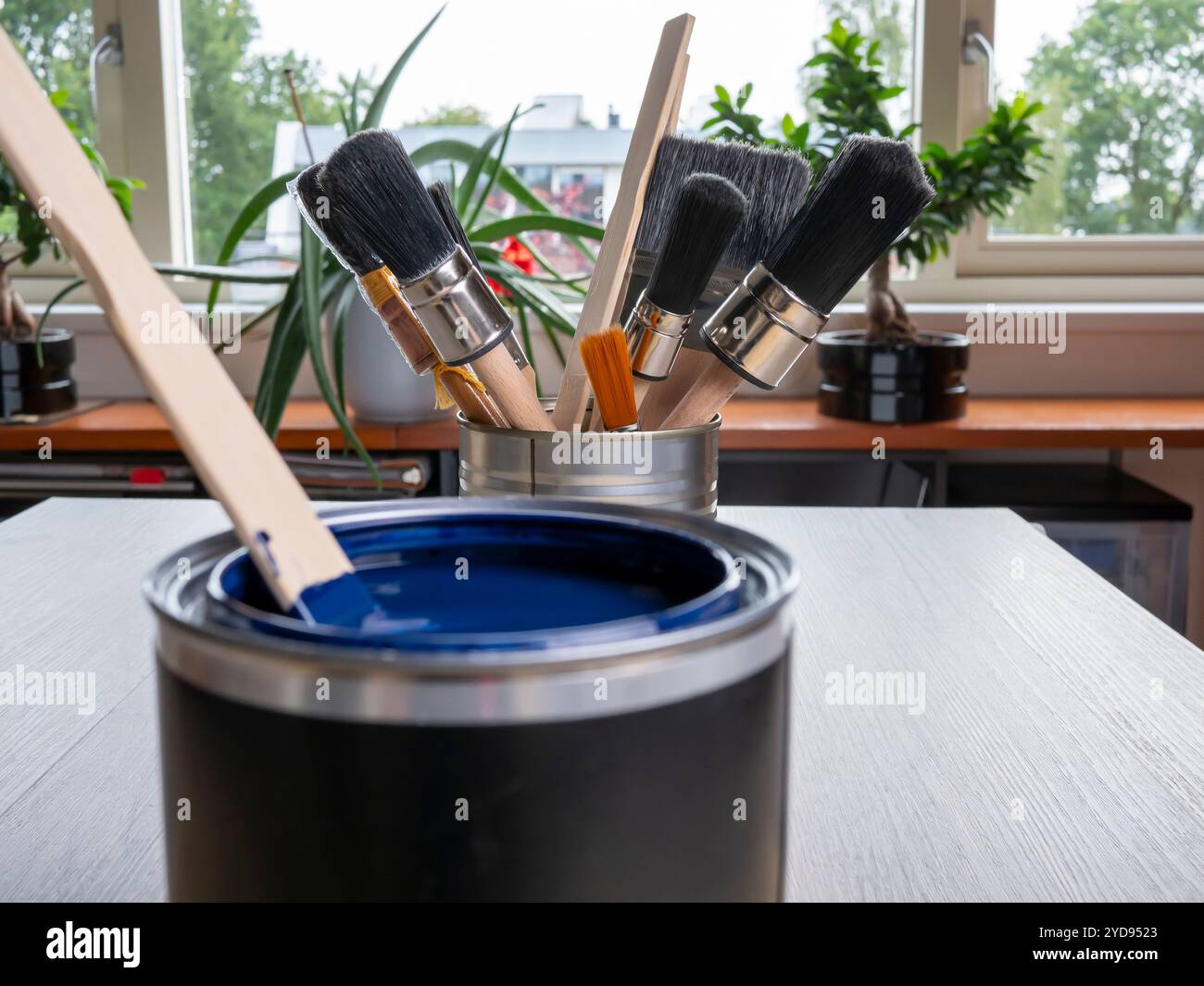 Mixing blue paint in can hi-res stock photography and images - Alamy