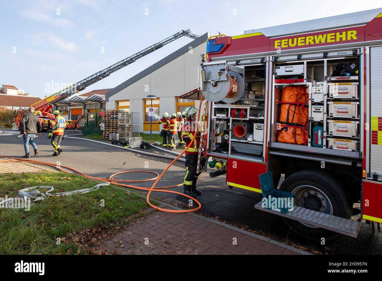 Grombuehl, Deutschland. 25th Oct, 2024. GER, Grombuehl, Roof truss fire ...