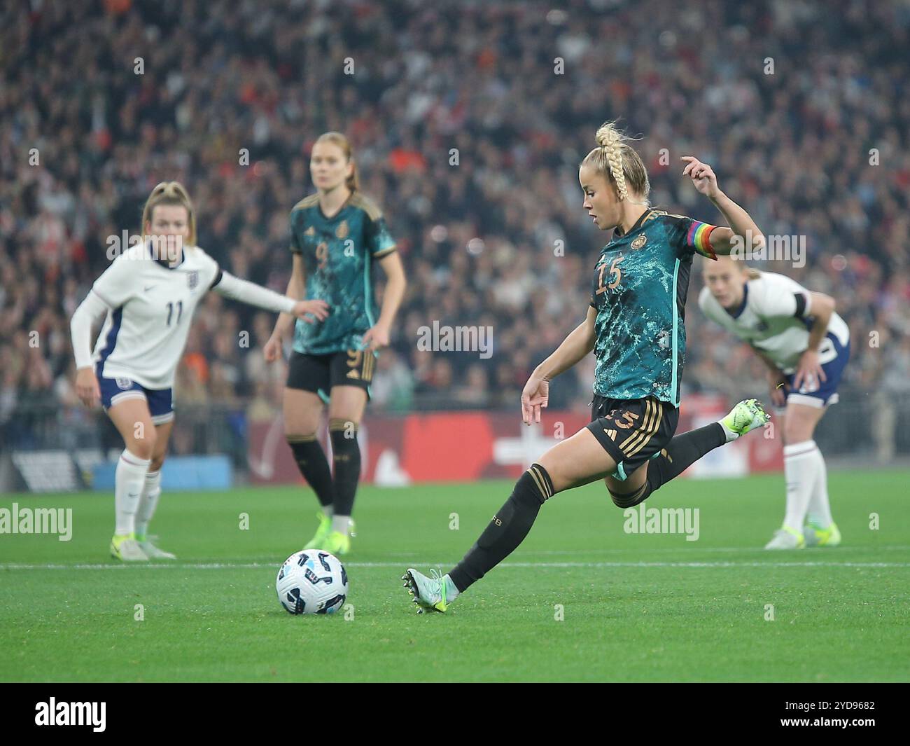 North London, United Kingdom. 25 October, 2024. Giulia Gwinn of Germany ...