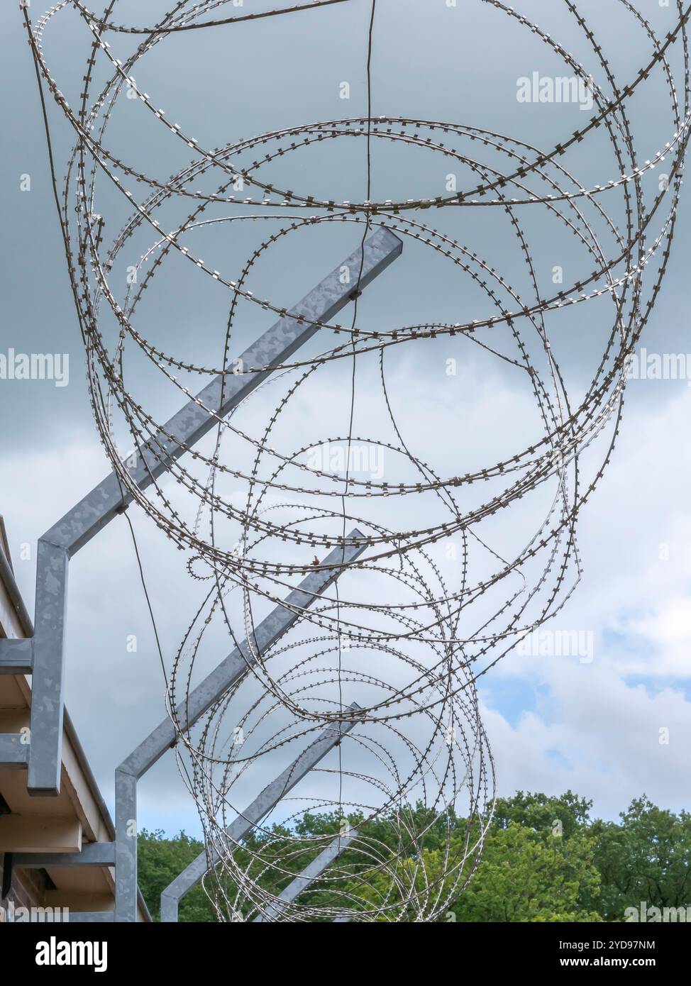 Barbed wire on the edge of a building's roof Stock Photo - Alamy