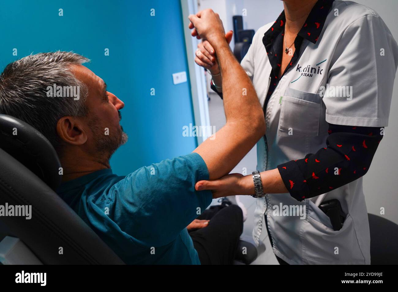 Physiotherapy center specializing in shoulder pathology before or after ...