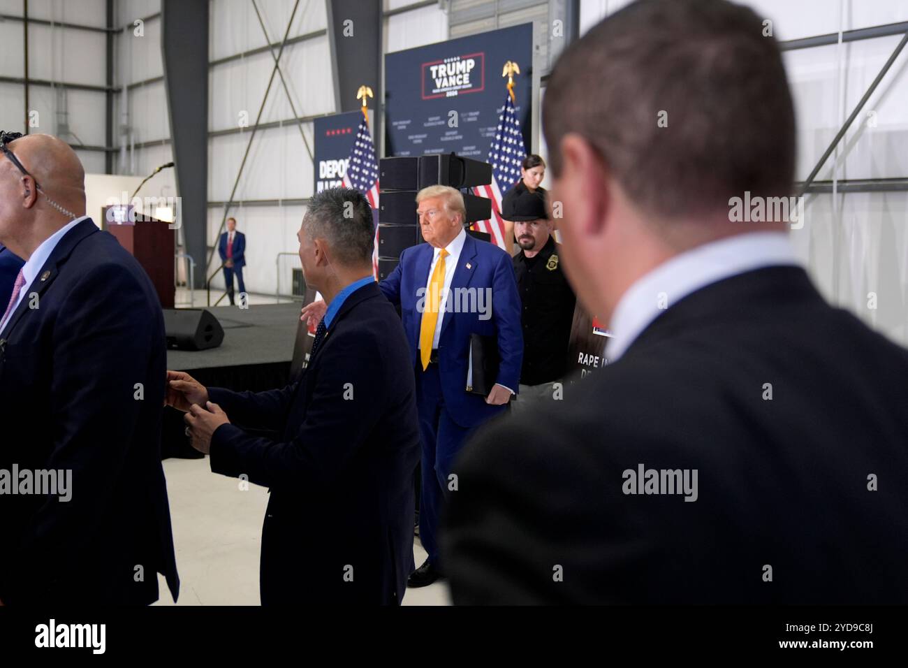 Republican presidential nominee former President Donald Trump, center ...