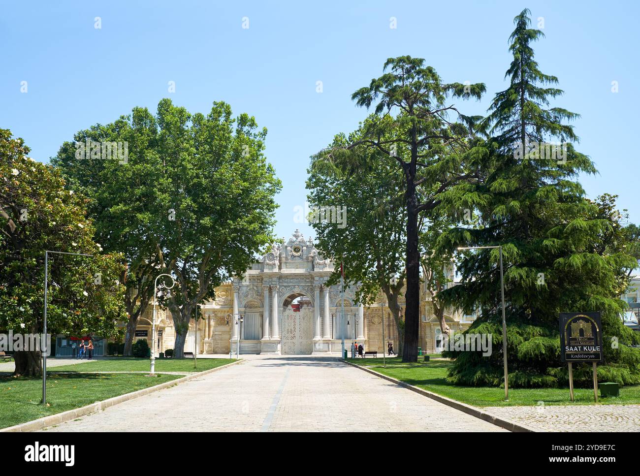 Gate of the Sultan (Saltanat KapÄ±sÄ±) of Dolmabahce Palace. Istanbul ...