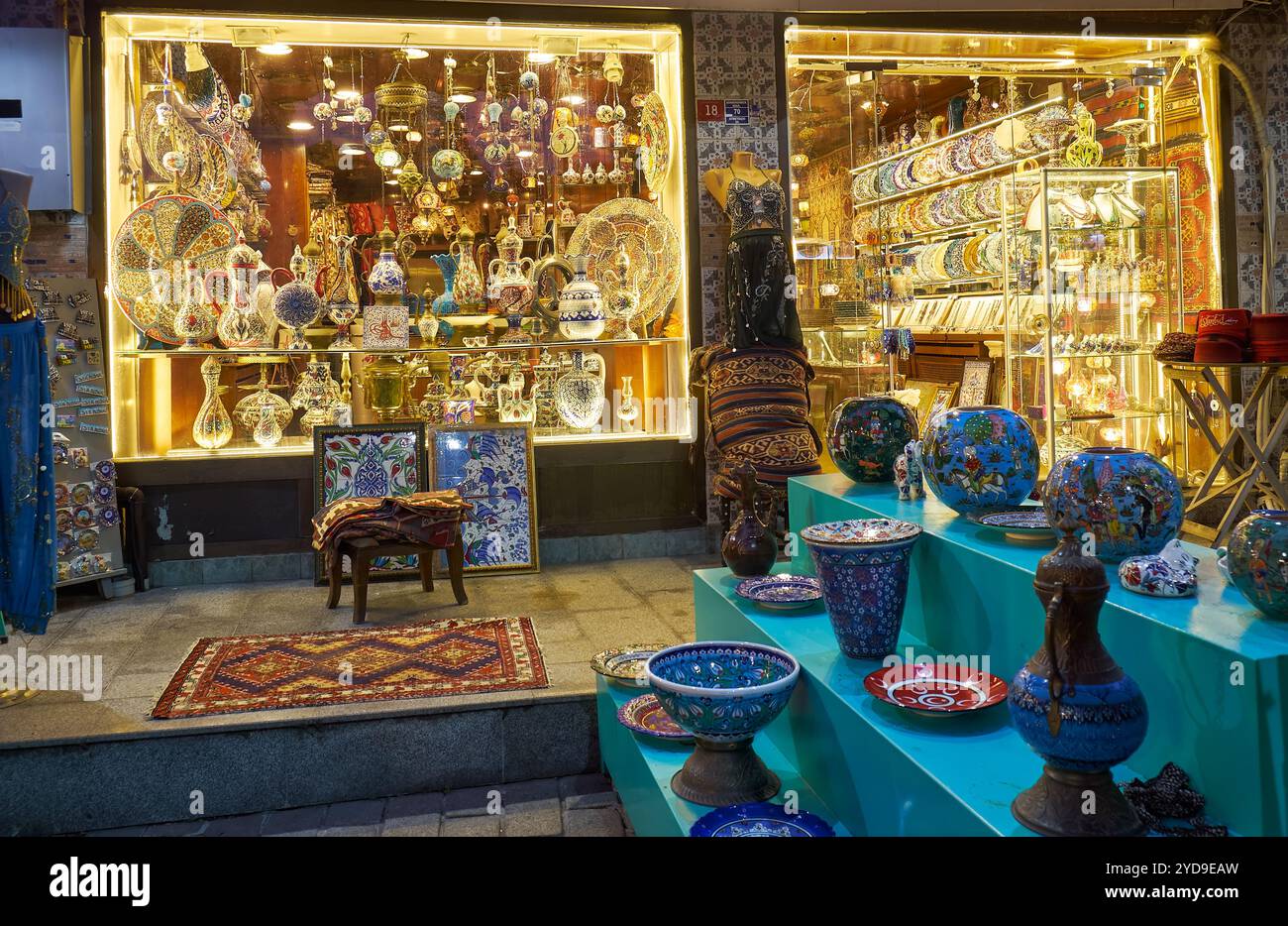 Antique shop in istanbul turkey hi-res stock photography and images - Alamy