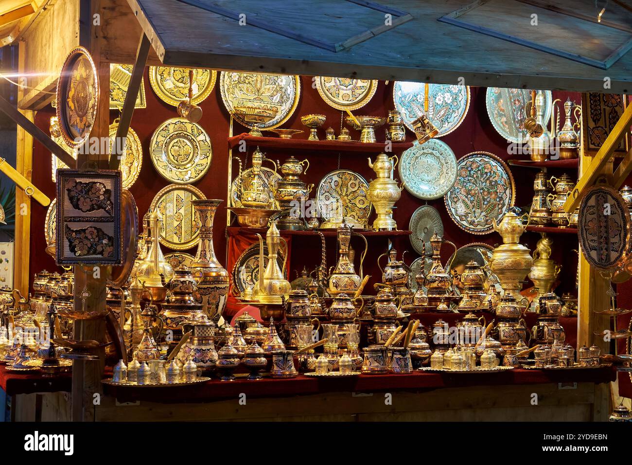 The Copper shop in the Ramadan Bazaar. Istanbul Stock Photo - Alamy