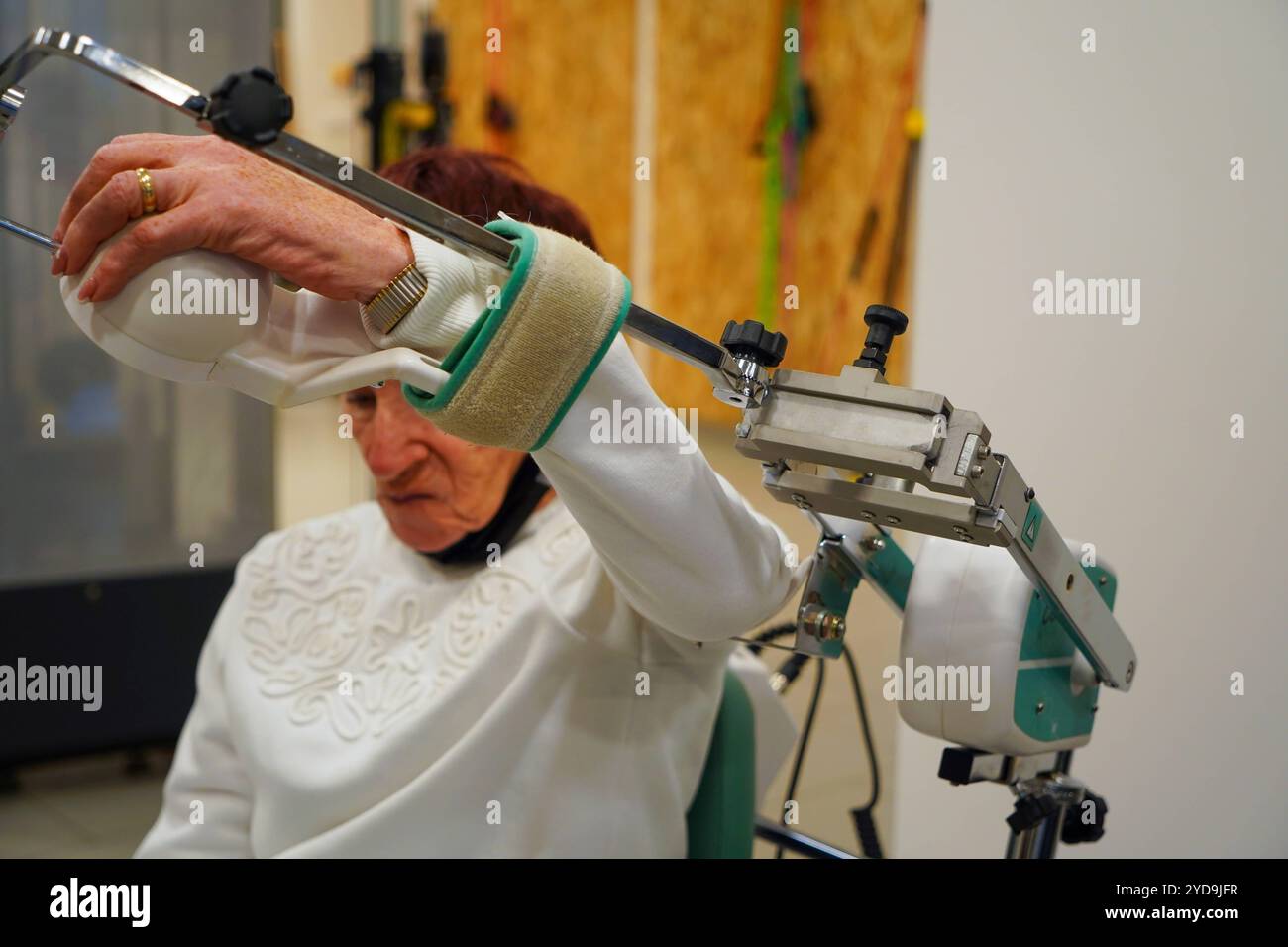 Physiotherapy center specializing in shoulder pathology before or after ...