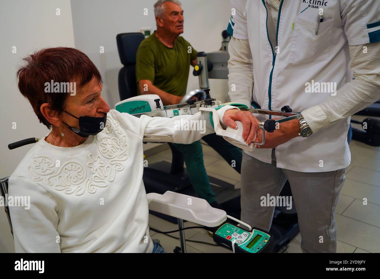 Physiotherapy center specializing in shoulder pathology before or after ...