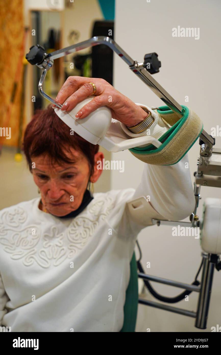 Physiotherapy center specializing in shoulder pathology before or after ...