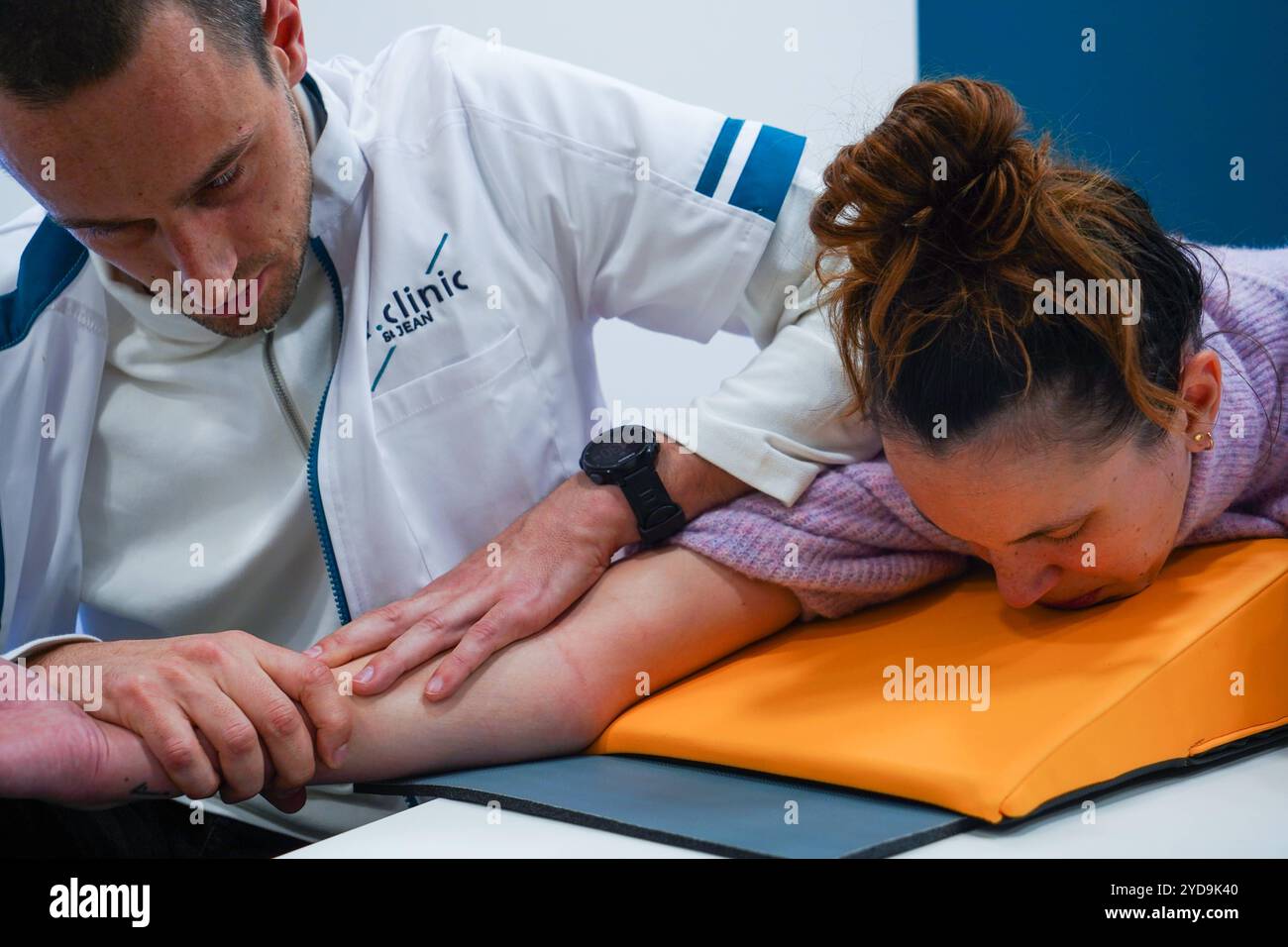 Physiotherapy center specializing in shoulder pathology before or after ...