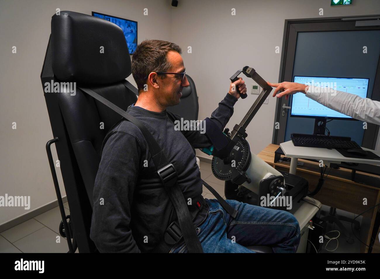 Physiotherapy center specializing in shoulder pathology before or after ...