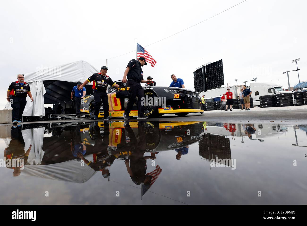 Champion containers chevrolet iamaro hi-res stock photography and ...