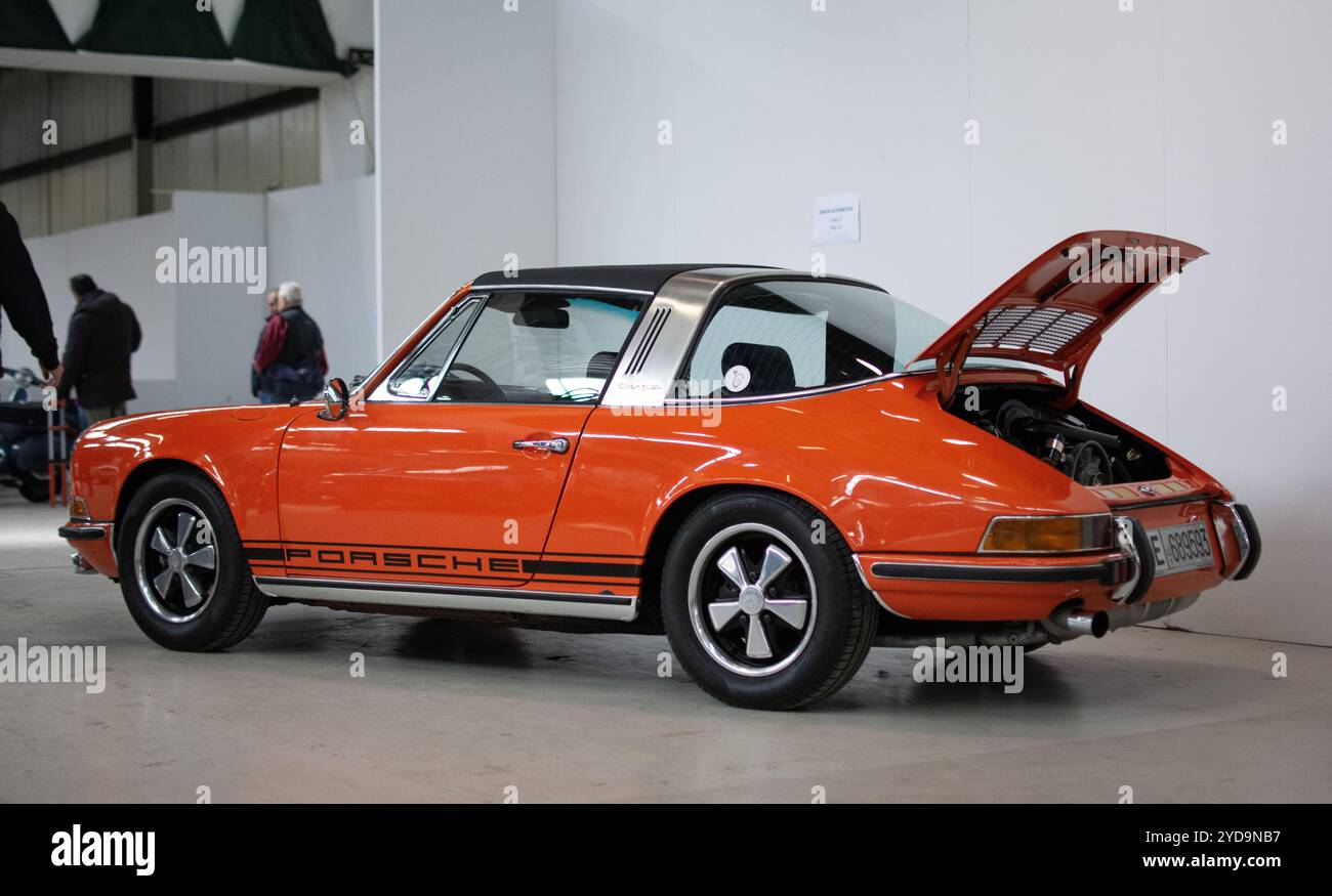FORLI , ITALY - FEB 15 -2024 : CLASSIC CAR PORSCHE 911 S ORANGE IN ...