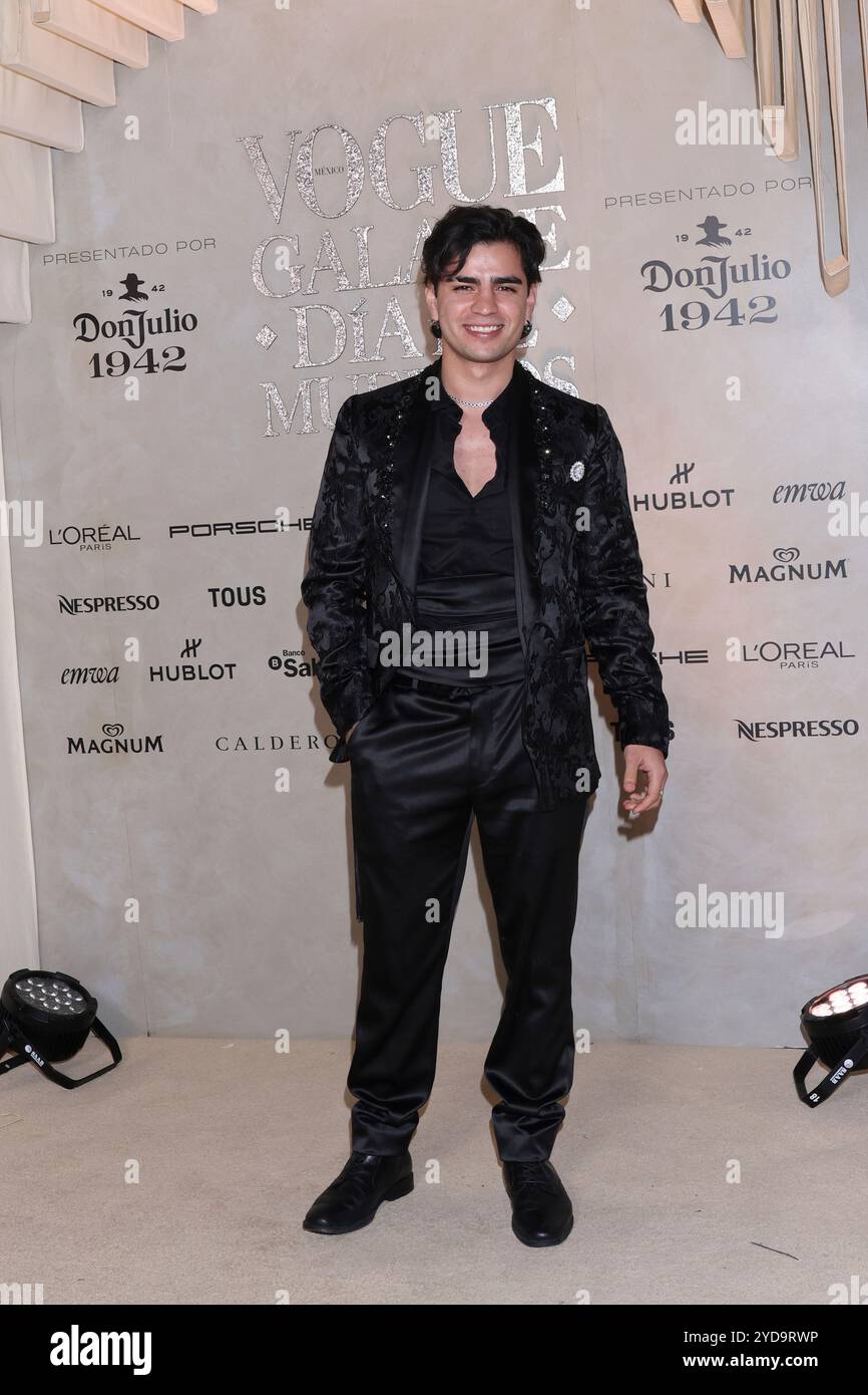 Showbiz mercury 24 hi-res stock photography and images - Alamy