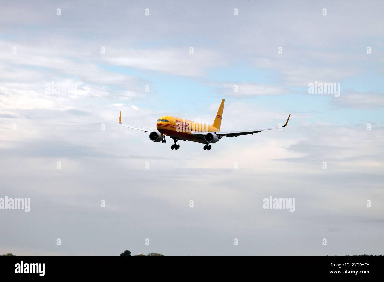 Boeing 767, G-DHLE landing at a DHL transport cargo hub. DHL Air Cargo ...