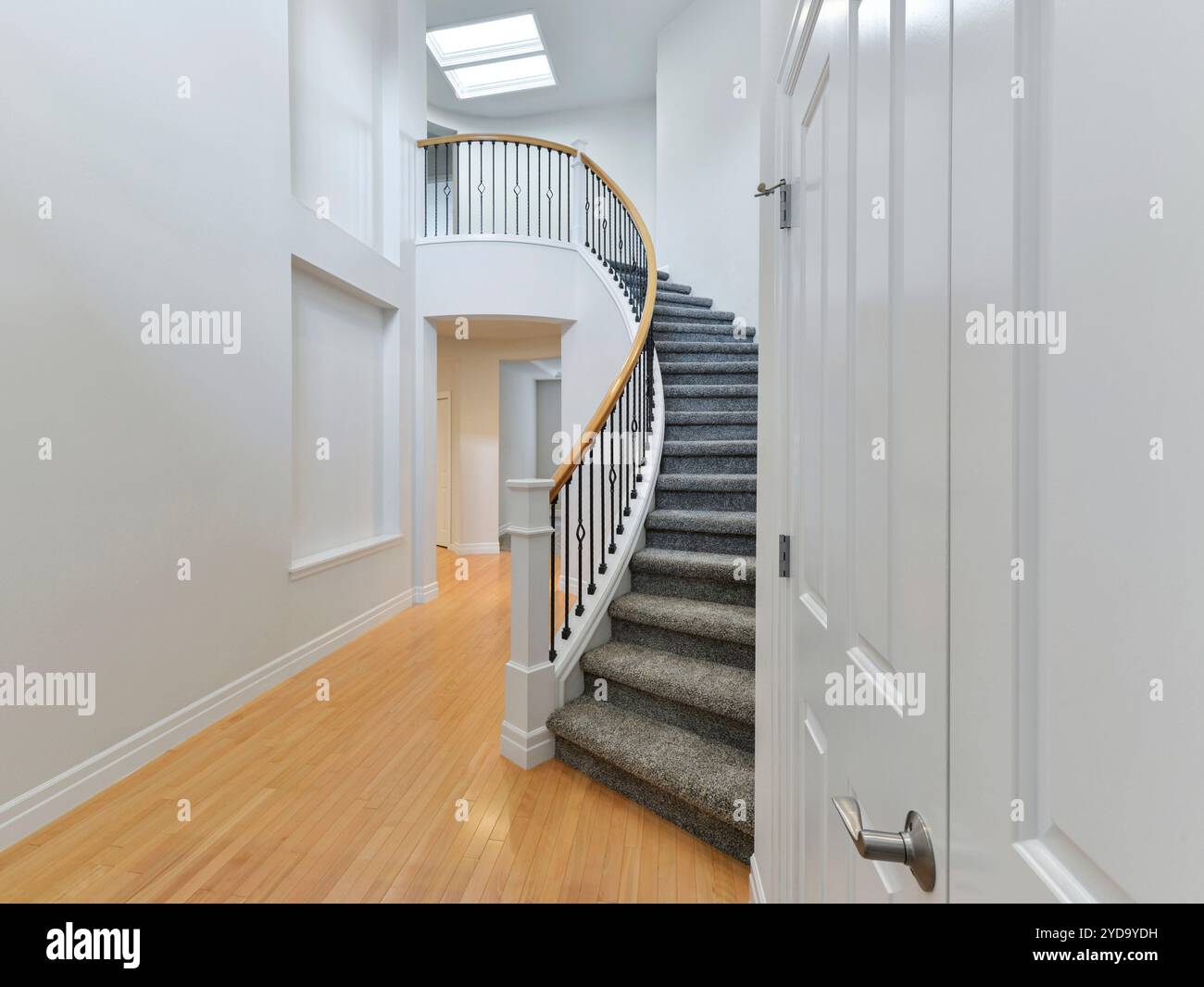 Modern residential empty front entrance interior Stock Photo - Alamy